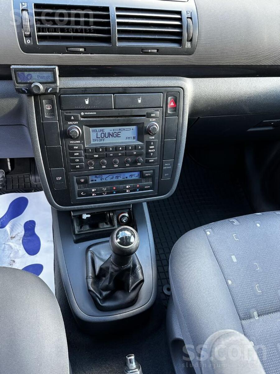 Black Volkswagen Sharan 2010 in Tukums, with an engine capacity of 2.00 L and mileage of 395 thousand km for 3850 €, photo 11 on AUTOMOTO.COM.LV
