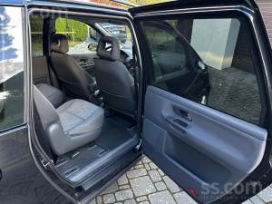 Black Volkswagen Sharan 2010 in Tukums, with an engine capacity of 2.00 L and mileage of 395 thousand km for 3850 €, photo 12 on AUTOMOTO.COM.LV