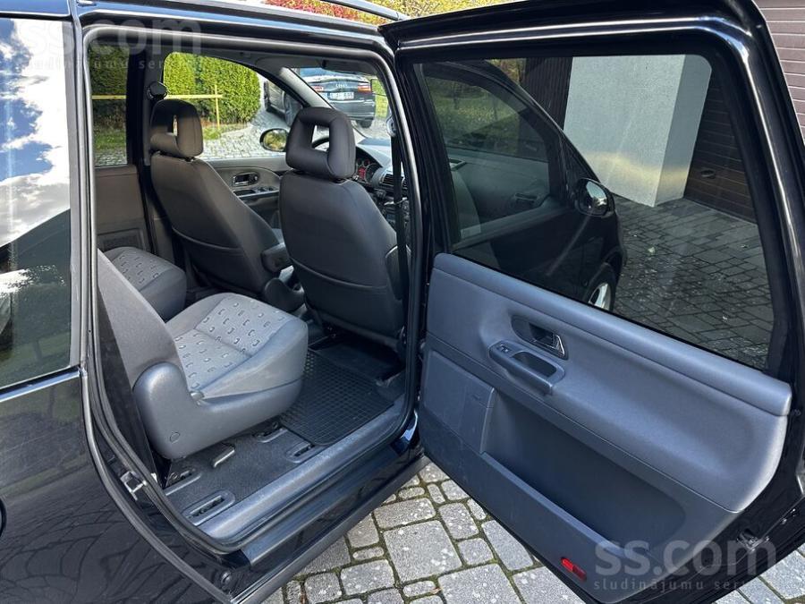 Black Volkswagen Sharan 2010 in Tukums, with an engine capacity of 2.00 L and mileage of 395 thousand km for 3850 €, photo 12 on AUTOMOTO.COM.LV