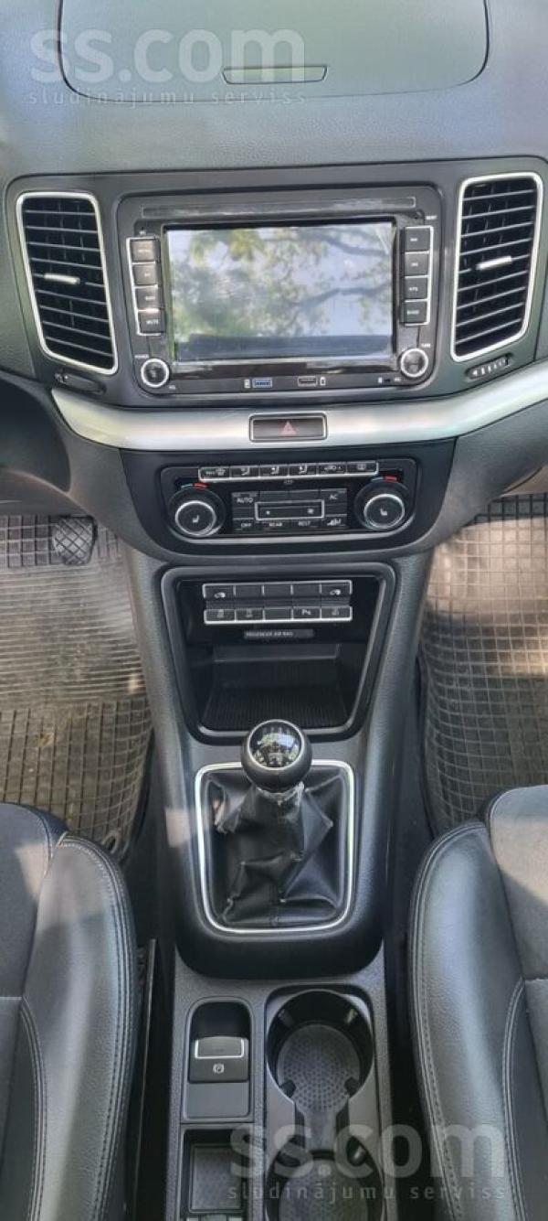 Black Volkswagen Sharan 2010 in Cesis, with an engine capacity of 2.00 L and mileage of 249 thousand km for 7300 €, photo 5 on AUTOMOTO.COM.LV