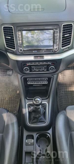 Melns Volkswagen Sharan 2010 Cēsis, ar dzinēja tilpumu 2.00 L un nobraukumu 249 tūkst. km par 7300 €, foto 6 vietnē AUTOMOTO.COM.LV