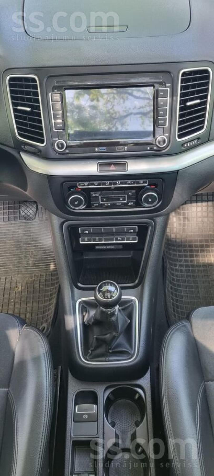 Melns Volkswagen Sharan 2010 Cēsis, ar dzinēja tilpumu 2.00 L un nobraukumu 249 tūkst. km par 7300 €, foto 6 vietnē AUTOMOTO.COM.LV