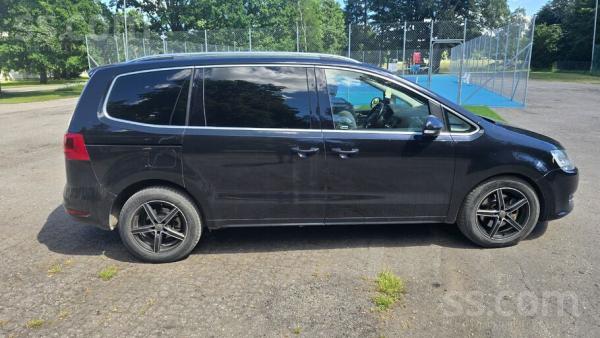 Black Volkswagen Sharan 2010 in Talsi, with an engine capacity of 2.00 L and mileage of 438 thousand km for 4500 €, photo 4 on AUTOMOTO.COM.LV