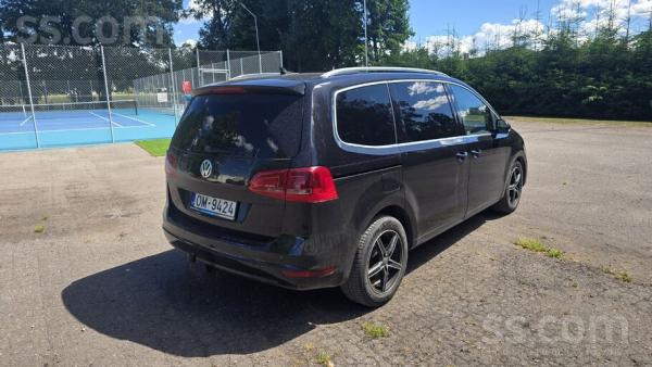 Black Volkswagen Sharan 2010 in Talsi, with an engine capacity of 2.00 L and mileage of 438 thousand km for 4500 €, photo 5 on AUTOMOTO.COM.LV