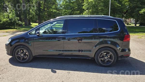 Black Volkswagen Sharan 2010 in Talsi, with an engine capacity of 2.00 L and mileage of 438 thousand km for 4500 €, photo 7 on AUTOMOTO.COM.LV