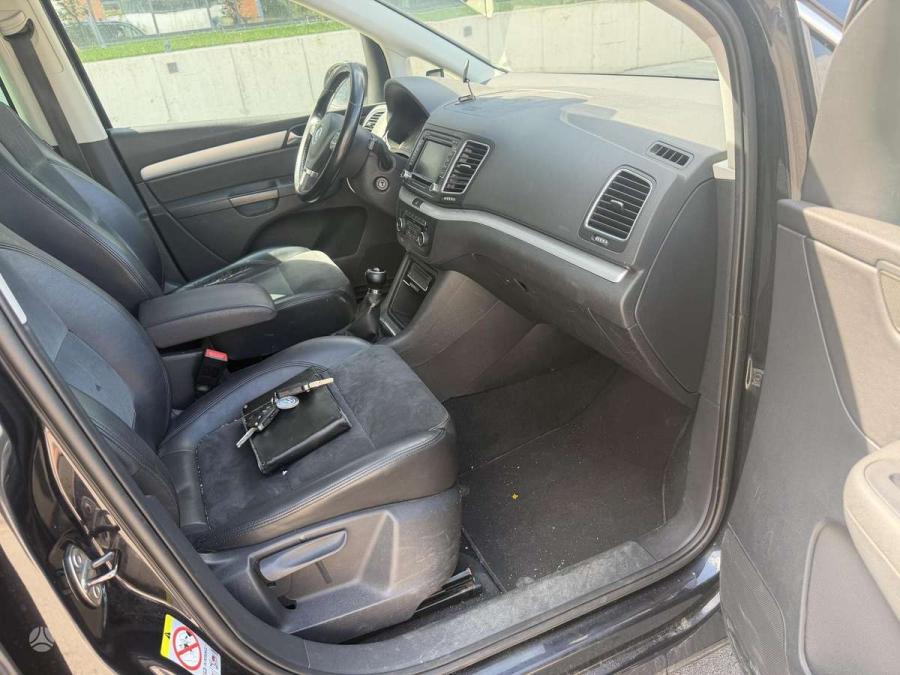Black Volkswagen Sharan 2010 in Panevezys, with an engine capacity of 1.97 L and mileage of 365 thousand km for 4999 €, photo 11 on AUTOMOTO.COM.LV