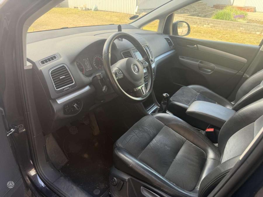 Black Volkswagen Sharan 2010 in Panevezys, with an engine capacity of 1.97 L and mileage of 365 thousand km for 4999 €, photo 12 on AUTOMOTO.COM.LV