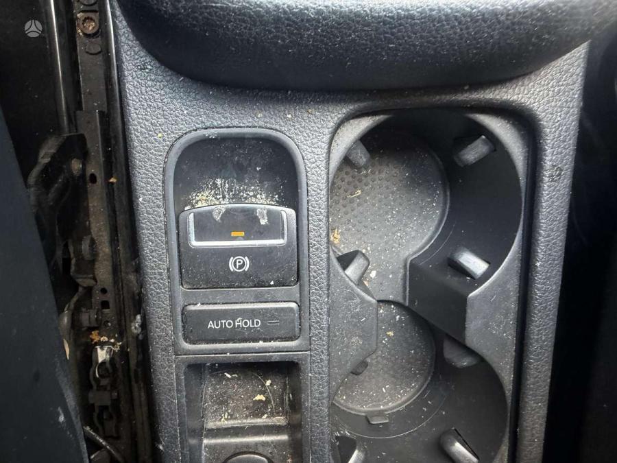 Black Volkswagen Sharan 2010 in Panevezys, with an engine capacity of 1.97 L and mileage of 365 thousand km for 4999 €, photo 20 on AUTOMOTO.COM.LV