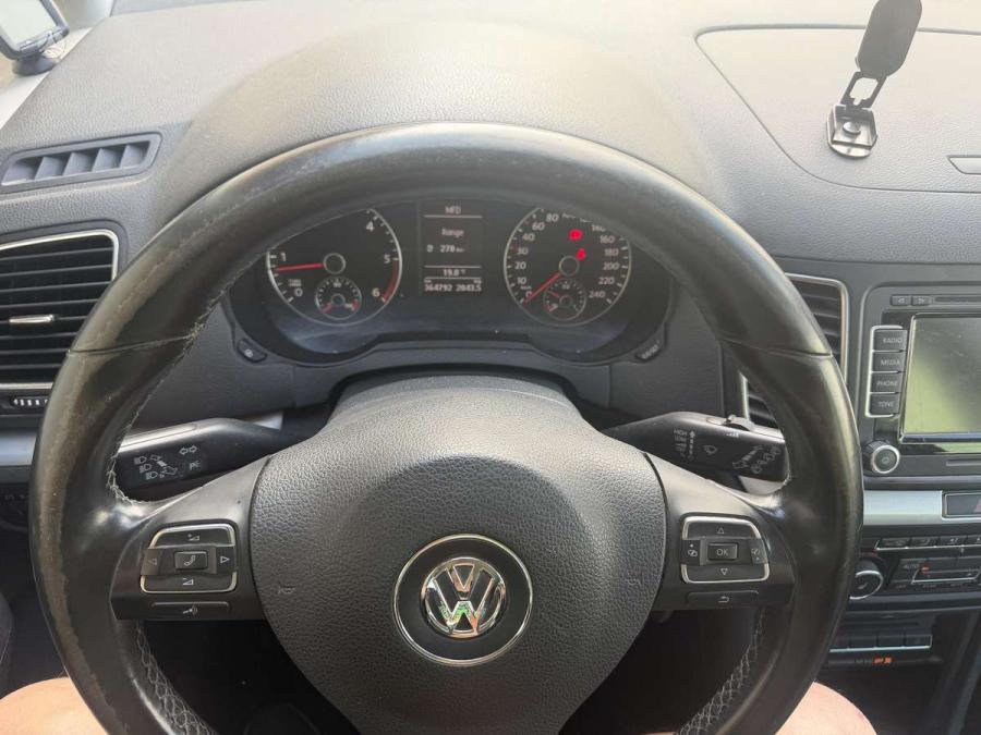 Black Volkswagen Sharan 2010 in Panevezys, with an engine capacity of 1.97 L and mileage of 365 thousand km for 4999 €, photo 21 on AUTOMOTO.COM.LV