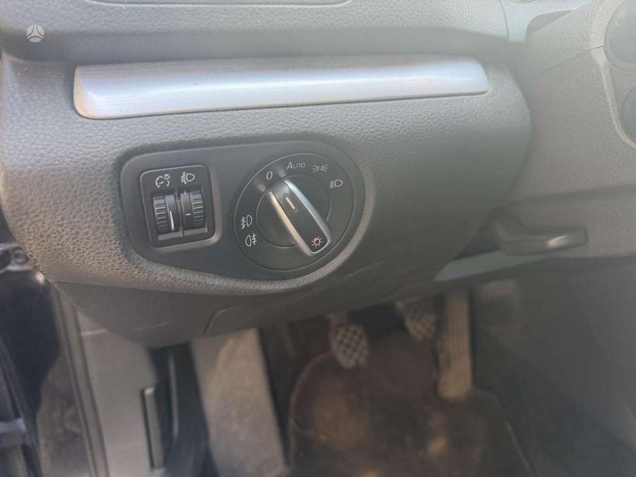 Black Volkswagen Sharan 2010 in Panevezys, with an engine capacity of 1.97 L and mileage of 365 thousand km for 4999 €, photo 26 on AUTOMOTO.COM.LV