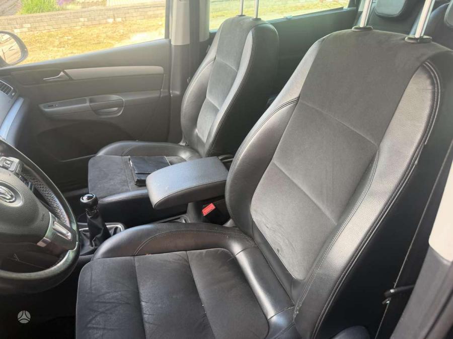 Black Volkswagen Sharan 2010 in Panevezys, with an engine capacity of 1.97 L and mileage of 365 thousand km for 4999 €, photo 29 on AUTOMOTO.COM.LV