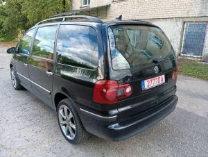 Black Volkswagen Sharan 2010 in Jurbarkas, with an engine capacity of 1.97 L and mileage of 258 thousand km for 3800 €, photo 3 on AUTOMOTO.COM.LV