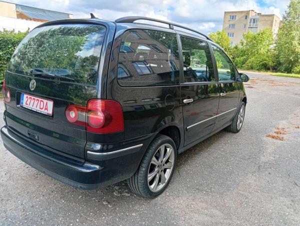 Black Volkswagen Sharan 2010 in Jurbarkas, with an engine capacity of 1.97 L and mileage of 258 thousand km for 3800 €, photo 3 on AUTOMOTO.COM.LV