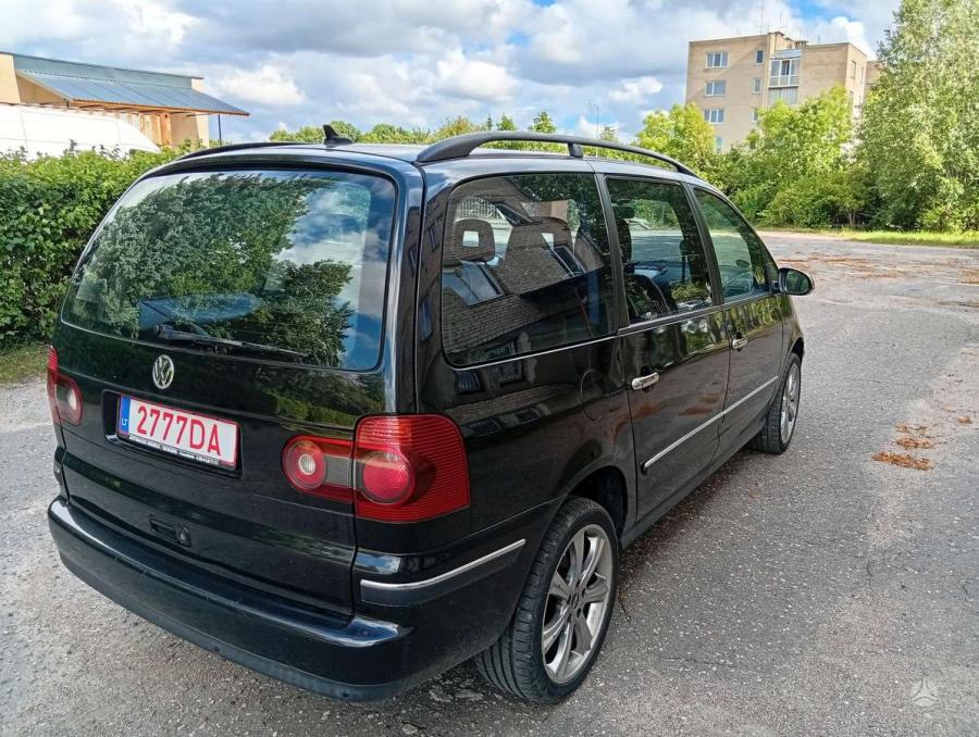 Black Volkswagen Sharan 2010 in Jurbarkas, with an engine capacity of 1.97 L and mileage of 258 thousand km for 3800 €, photo 5 on AUTOMOTO.COM.LV