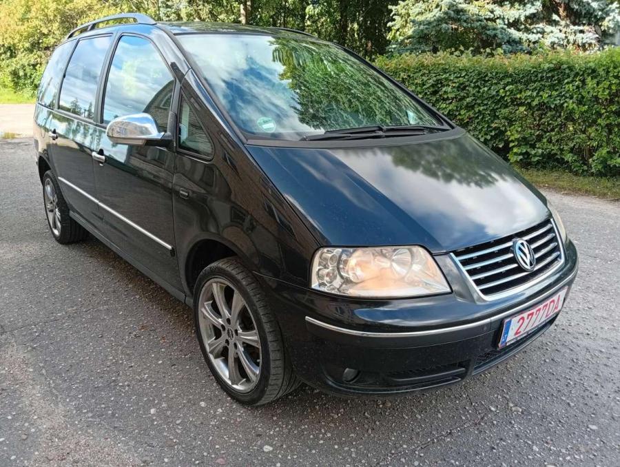 Black Volkswagen Sharan 2010 in Jurbarkas, with an engine capacity of 1.97 L and mileage of 258 thousand km for 3800 €, photo 6 on AUTOMOTO.COM.LV