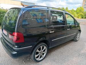 Black Volkswagen Sharan 2010 in Jurbarkas, with an engine capacity of 1.97 L and mileage of 258 thousand km for 3800 €, photo 7 on AUTOMOTO.COM.LV