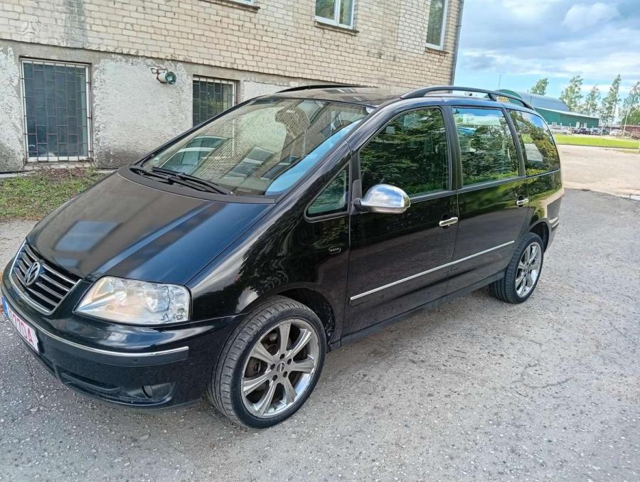 Black Volkswagen Sharan 2010 in Jurbarkas, with an engine capacity of 1.97 L and mileage of 258 thousand km for 3800 €, photo 8 on AUTOMOTO.COM.LV