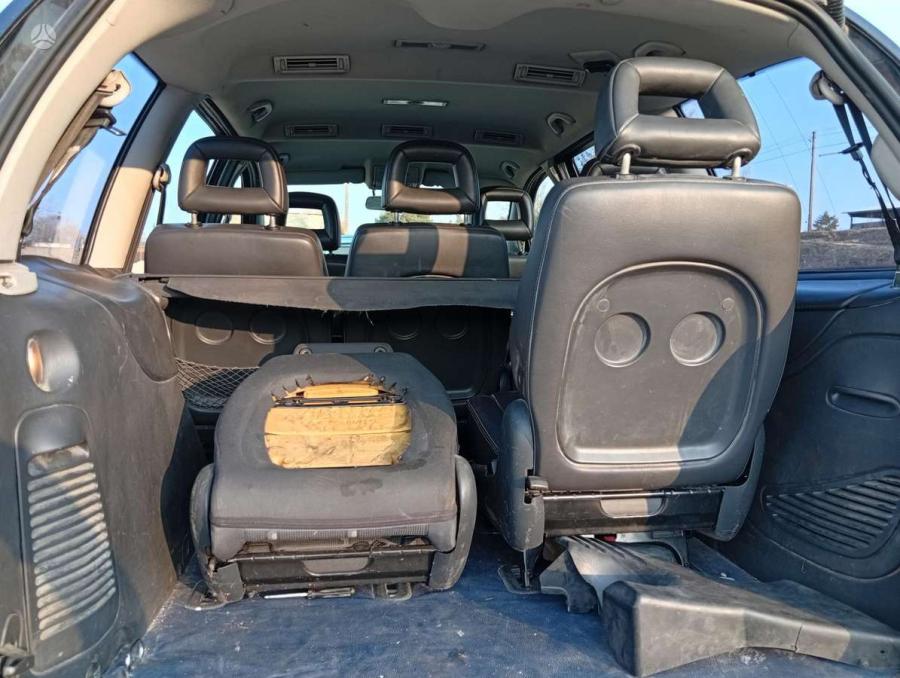 Black Volkswagen Sharan 2010 in Jurbarkas, with an engine capacity of 1.97 L and mileage of 258 thousand km for 3800 €, photo 14 on AUTOMOTO.COM.LV
