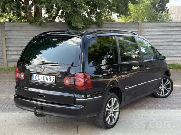 Black Volkswagen Sharan 2010 in Jelgava, with an engine capacity of 2.00 L and mileage of 371 thousand km for 3600 €, photo 5 on AUTOMOTO.COM.LV