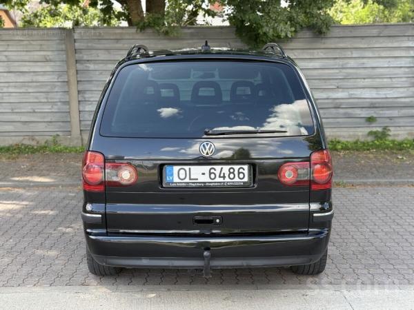 Black Volkswagen Sharan 2010 in Jelgava, with an engine capacity of 2.00 L and mileage of 371 thousand km for 3600 €, photo 6 on AUTOMOTO.COM.LV
