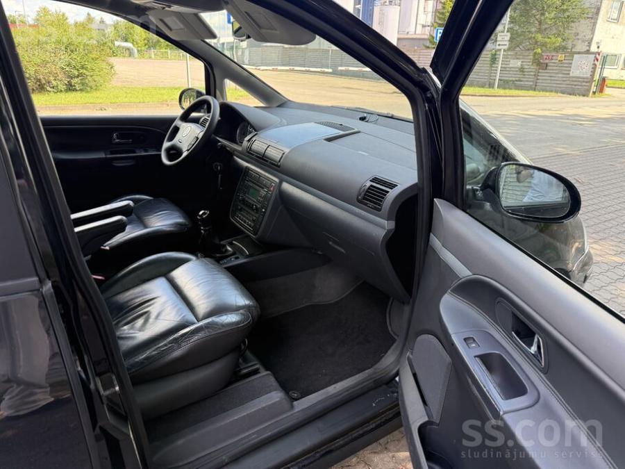 Melns Volkswagen Sharan 2010 Jelgava, ar dzinēja tilpumu 2.00 L un nobraukumu 371 tūkst. km par 3600 €, foto 14 vietnē AUTOMOTO.COM.LV