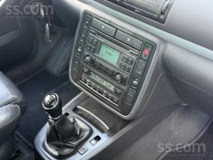 Melns Volkswagen Sharan 2010 Jelgava, ar dzinēja tilpumu 2.00 L un nobraukumu 371 tūkst. km par 3600 €, foto 16 vietnē AUTOMOTO.COM.LV
