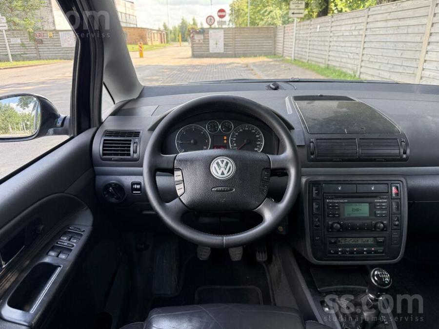 Melns Volkswagen Sharan 2010 Jelgava, ar dzinēja tilpumu 2.00 L un nobraukumu 371 tūkst. km par 3600 €, foto 19 vietnē AUTOMOTO.COM.LV