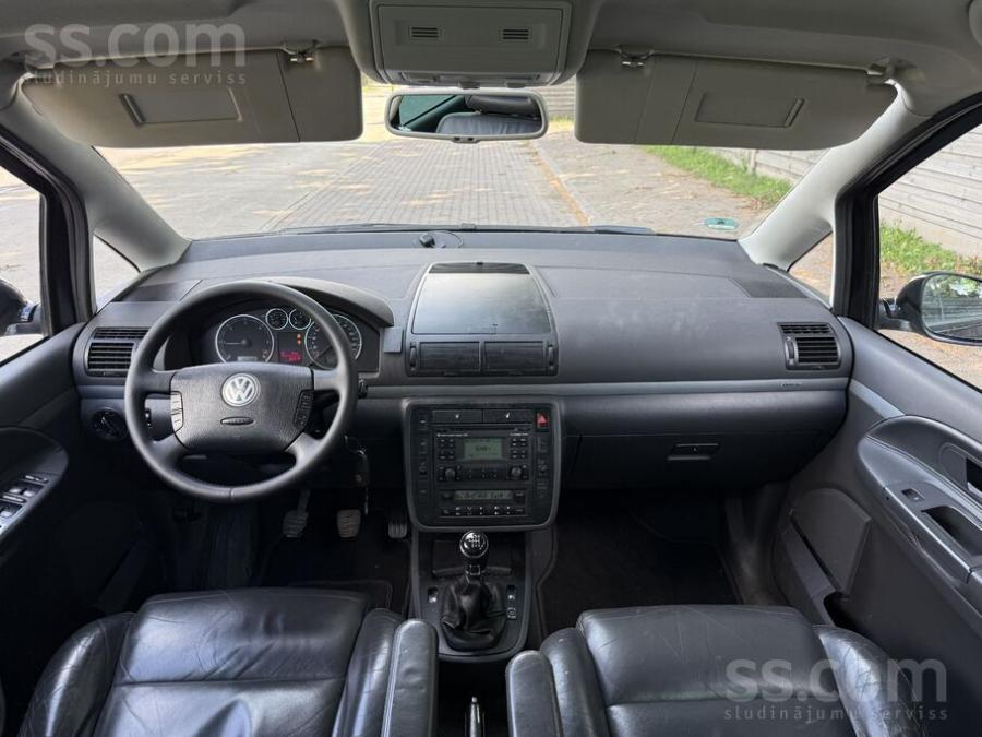 Melns Volkswagen Sharan 2010 Jelgava, ar dzinēja tilpumu 2.00 L un nobraukumu 371 tūkst. km par 3600 €, foto 20 vietnē AUTOMOTO.COM.LV