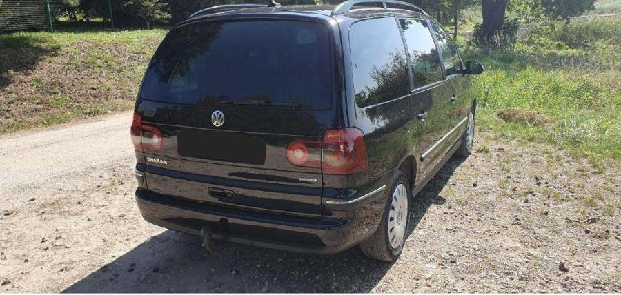 Melns Volkswagen Sharan 2010 Šauļi, ar dzinēja tilpumu 1.97 L un nobraukumu 300 tūkst. km par 4300 €, foto 8 vietnē AUTOMOTO.COM.LV