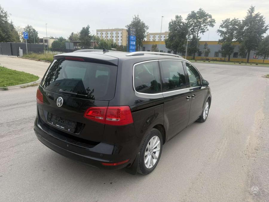 Black Volkswagen Sharan 2010 in Panevezys, with an engine capacity of 1.97 L and mileage of 274 thousand km for 5450 €, photo 9 on AUTOMOTO.COM.LV