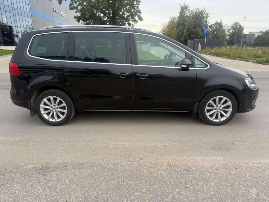 Black Volkswagen Sharan 2010 in Panevezys, with an engine capacity of 1.97 L and mileage of 274 thousand km for 5450 €, photo 12 on AUTOMOTO.COM.LV
