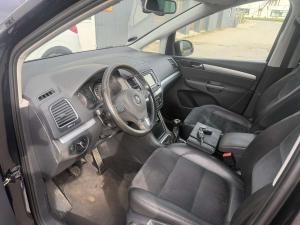 Black Volkswagen Sharan 2010 in Panevezys, with an engine capacity of 1.97 L and mileage of 274 thousand km for 5450 €, photo 16 on AUTOMOTO.COM.LV