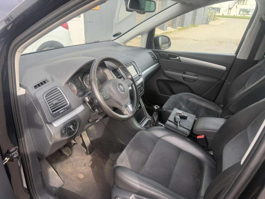 Black Volkswagen Sharan 2010 in Panevezys, with an engine capacity of 1.97 L and mileage of 274 thousand km for 5450 €, photo 16 on AUTOMOTO.COM.LV