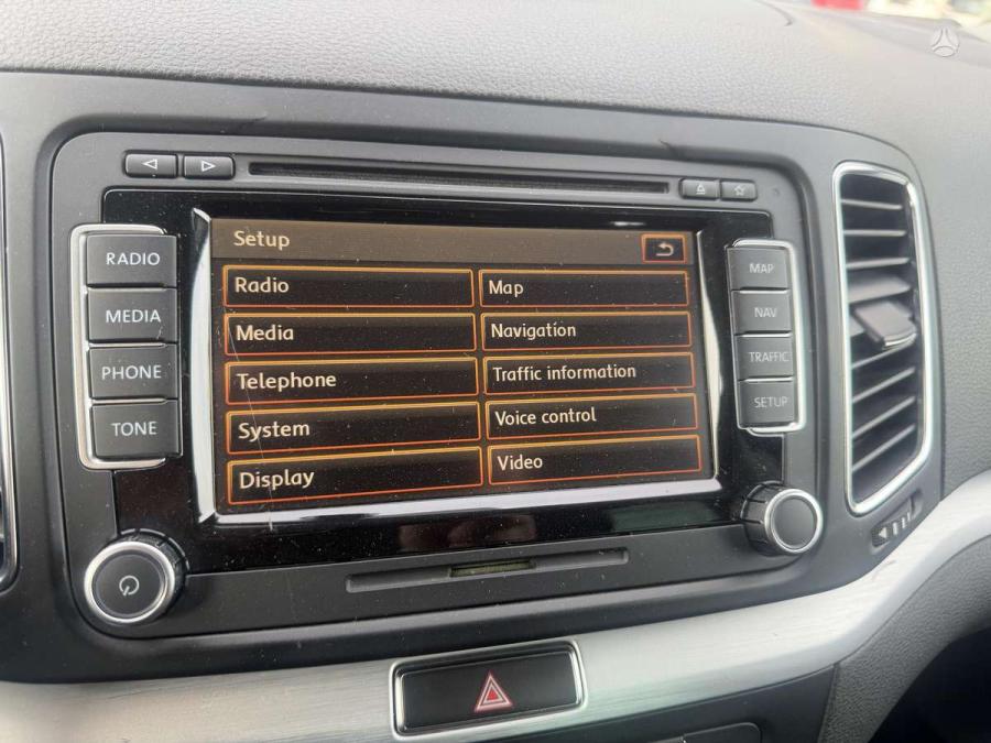 Black Volkswagen Sharan 2010 in Panevezys, with an engine capacity of 1.97 L and mileage of 274 thousand km for 5450 €, photo 20 on AUTOMOTO.COM.LV