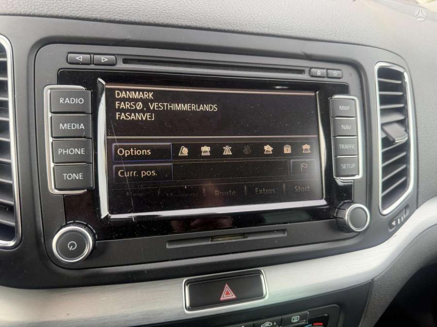 Black Volkswagen Sharan 2010 in Panevezys, with an engine capacity of 1.97 L and mileage of 274 thousand km for 5450 €, photo 21 on AUTOMOTO.COM.LV