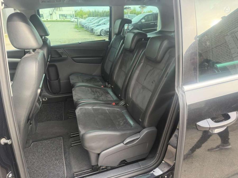 Black Volkswagen Sharan 2010 in Panevezys, with an engine capacity of 1.97 L and mileage of 274 thousand km for 5450 €, photo 33 on AUTOMOTO.COM.LV