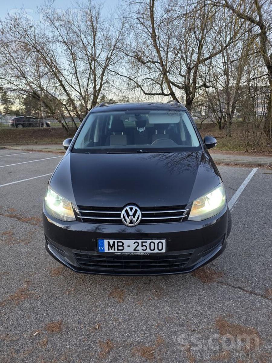 Black Volkswagen Sharan 2011 in Riga, with an engine capacity of 2.00 L and mileage of 331 thousand km for 6000 €, photo 3 on AUTOMOTO.COM.LV