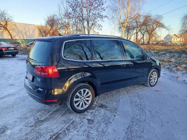Melns Volkswagen Sharan 2011 Marijampole, ar dzinēja tilpumu 1.97 L un nobraukumu 300 tūkst. km par 7600 €, foto 5 vietnē AUTOMOTO.COM.LV