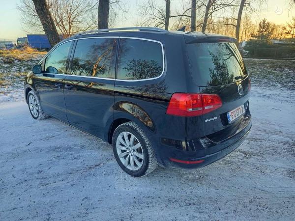 Melns Volkswagen Sharan 2011 Marijampole, ar dzinēja tilpumu 1.97 L un nobraukumu 300 tūkst. km par 7600 €, foto 7 vietnē AUTOMOTO.COM.LV