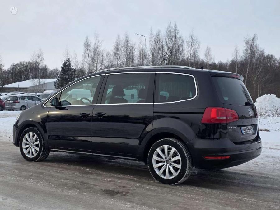 Black Volkswagen Sharan 2011 in Taurage, with an engine capacity of 1.97 L and mileage of 309 thousand km for 6500 €, photo 6 on AUTOMOTO.COM.LV