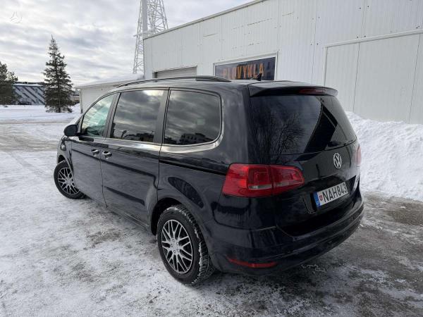 Melns Volkswagen Sharan 2011 Kauņa, ar dzinēja tilpumu 2.00 L un nobraukumu 383 tūkst. km par 7800 €, foto 3 vietnē AUTOMOTO.COM.LV