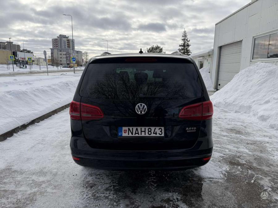 Melns Volkswagen Sharan 2011 Kauņa, ar dzinēja tilpumu 2.00 L un nobraukumu 383 tūkst. km par 7900 €, foto 4 vietnē AUTOMOTO.COM.LV