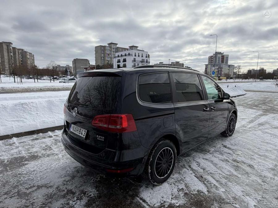 Melns Volkswagen Sharan 2011 Kauņa, ar dzinēja tilpumu 2.00 L un nobraukumu 383 tūkst. km par 7900 €, foto 5 vietnē AUTOMOTO.COM.LV