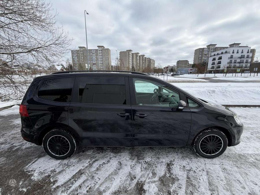 Melns Volkswagen Sharan 2011 Kauņa, ar dzinēja tilpumu 2.00 L un nobraukumu 383 tūkst. km par 7900 €, foto 6 vietnē AUTOMOTO.COM.LV