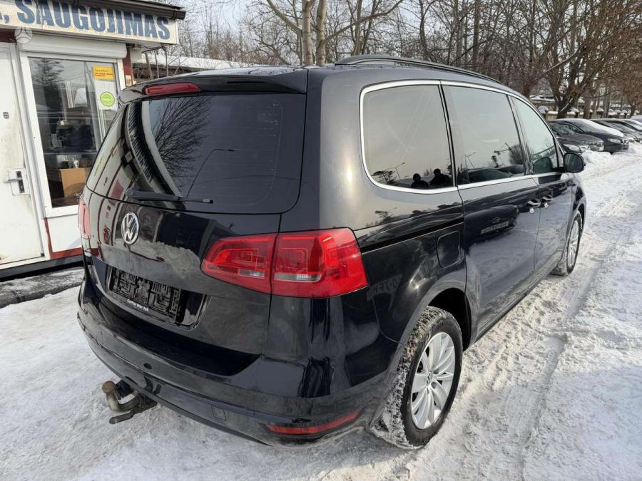 Black Volkswagen Sharan 2011 in Klaipeda, with an engine capacity of 1.97 L and mileage of 282 thousand km for 6750 €, photo 4 on AUTOMOTO.COM.LV