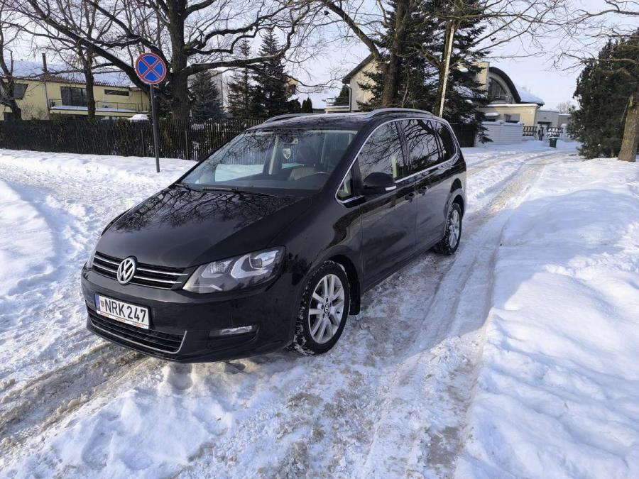 Black Volkswagen Sharan 2011 in Kaunas, with an engine capacity of 1.97 L and mileage of 215 thousand km for 7899 €, photo 1 on AUTOMOTO.COM.LV