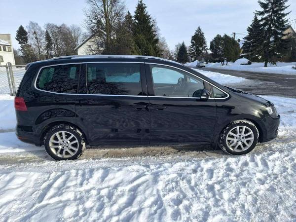 Black Volkswagen Sharan 2011 in Kaunas, with an engine capacity of 1.97 L and mileage of 215 thousand km for 7899 €, photo 4 on AUTOMOTO.COM.LV