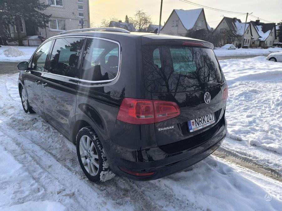 Black Volkswagen Sharan 2011 in Kaunas, with an engine capacity of 1.97 L and mileage of 215 thousand km for 7899 €, photo 5 on AUTOMOTO.COM.LV