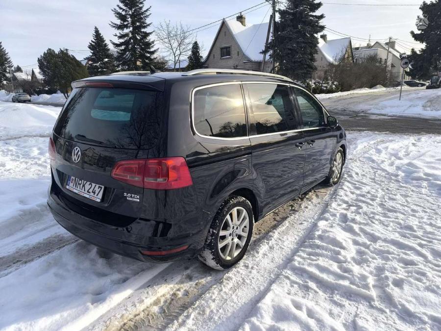 Black Volkswagen Sharan 2011 in Kaunas, with an engine capacity of 1.97 L and mileage of 215 thousand km for 7899 €, photo 7 on AUTOMOTO.COM.LV