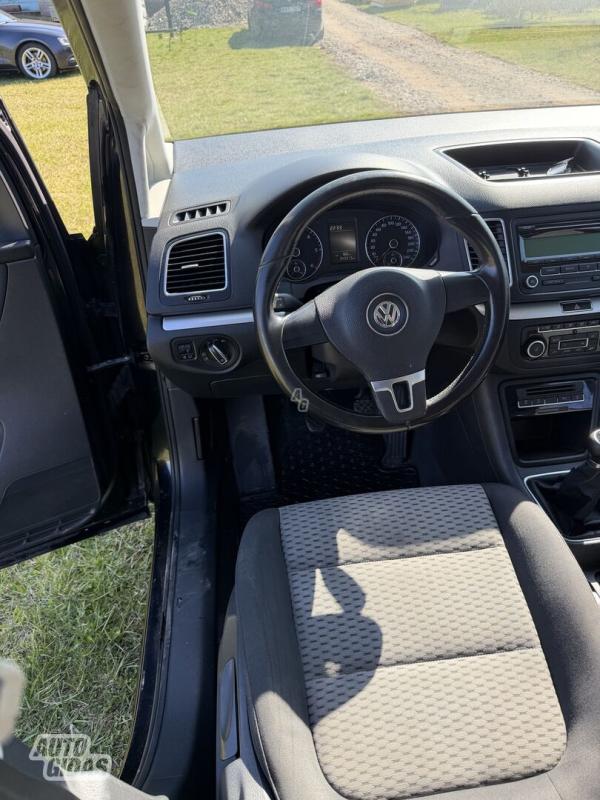 Melns Volkswagen Sharan 2011 Alīta, ar dzinēja tilpumu 2.00 L un nobraukumu 345 tūkst. km par 3800 €, foto 9 vietnē AUTOMOTO.COM.LV